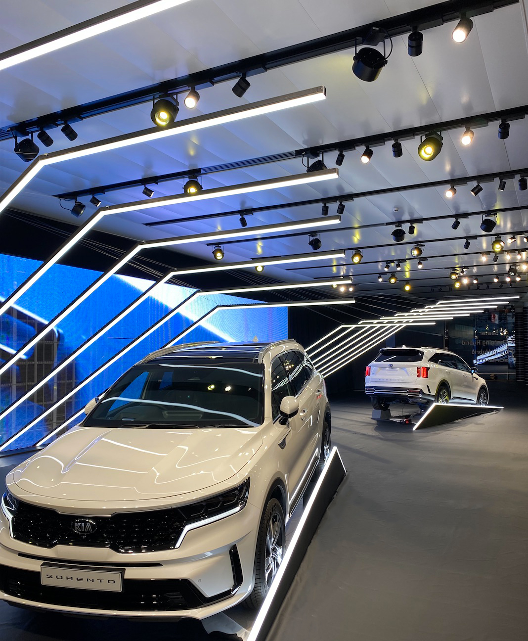 Kia London showroom dubbed ‘the biggest billboard in the world ...