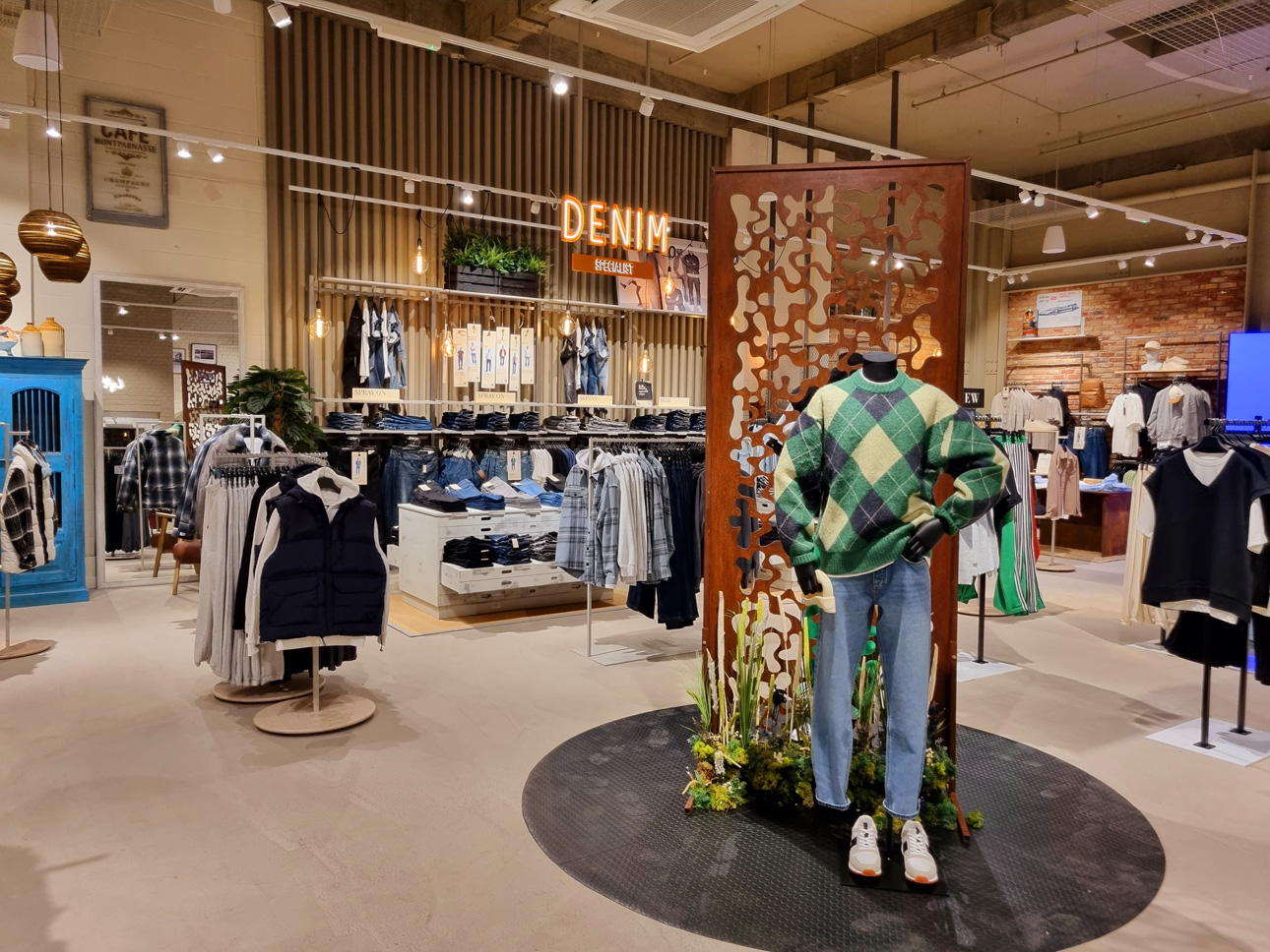 River Island unveils new store concept 'River Studios' - Retail Focus ...