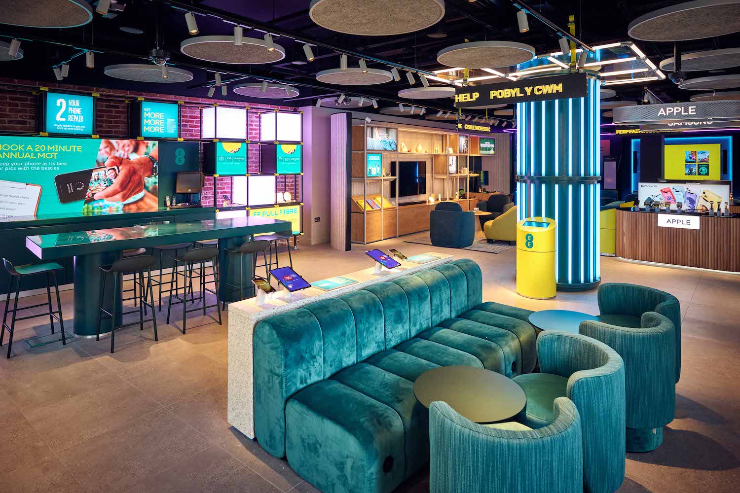 EE launches first-of-its-kind Experience store in Cardiff, inviting ...