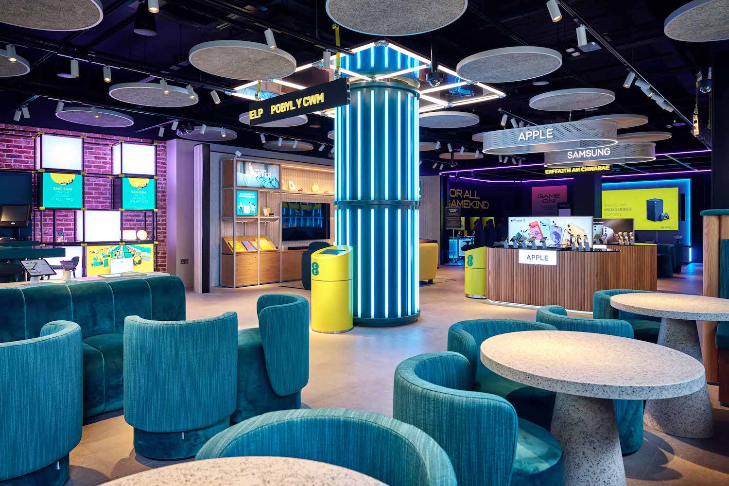EE launches first-of-its-kind Experience store in Cardiff, inviting ...