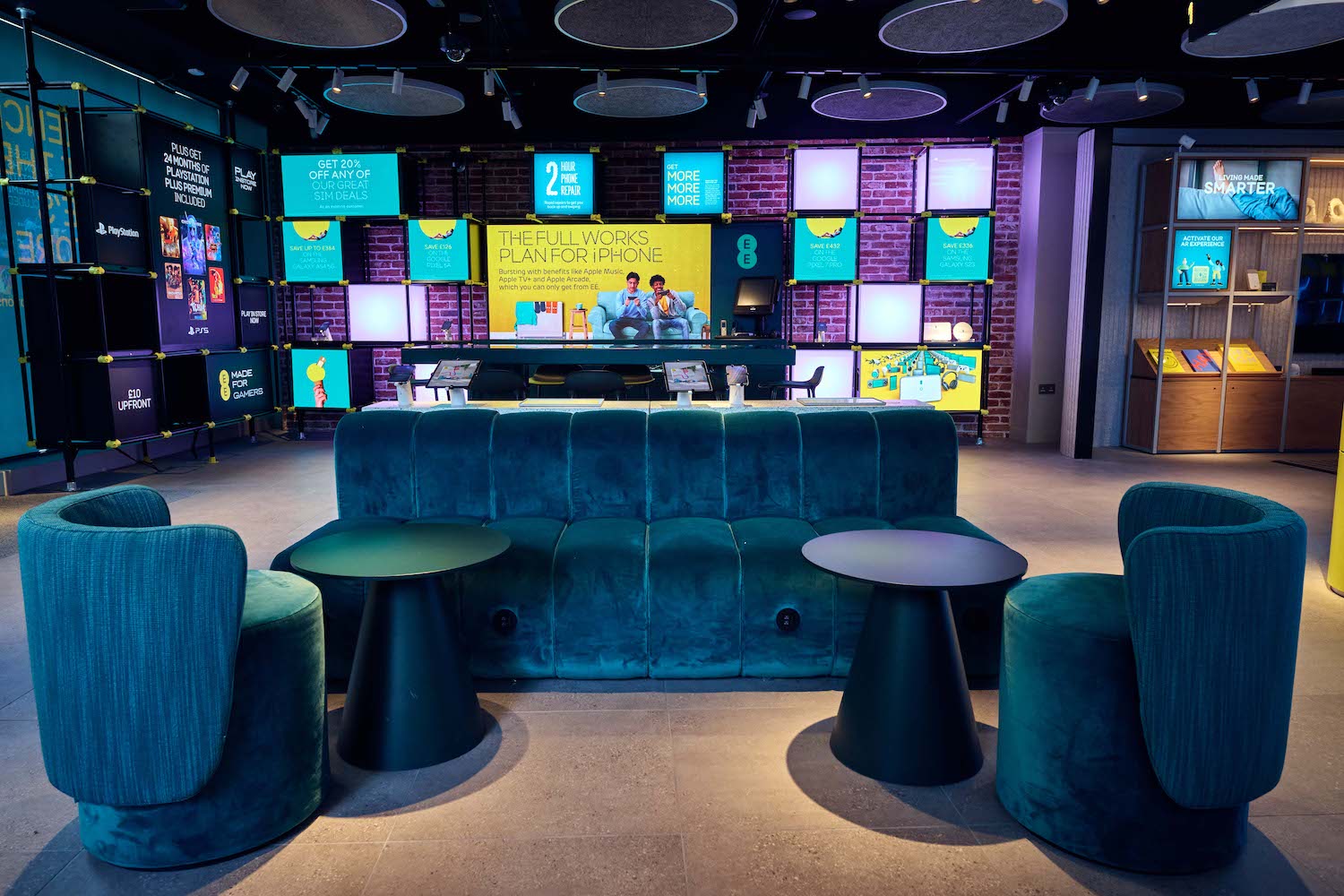 EE launches first-of-its-kind Experience store in Cardiff, inviting ...