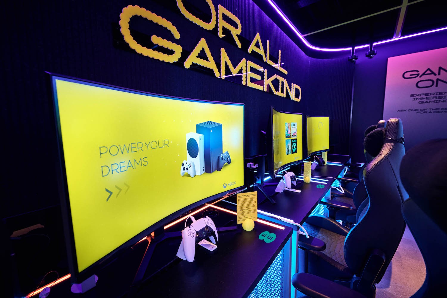 EE launches first-of-its-kind Experience store in Cardiff, inviting ...