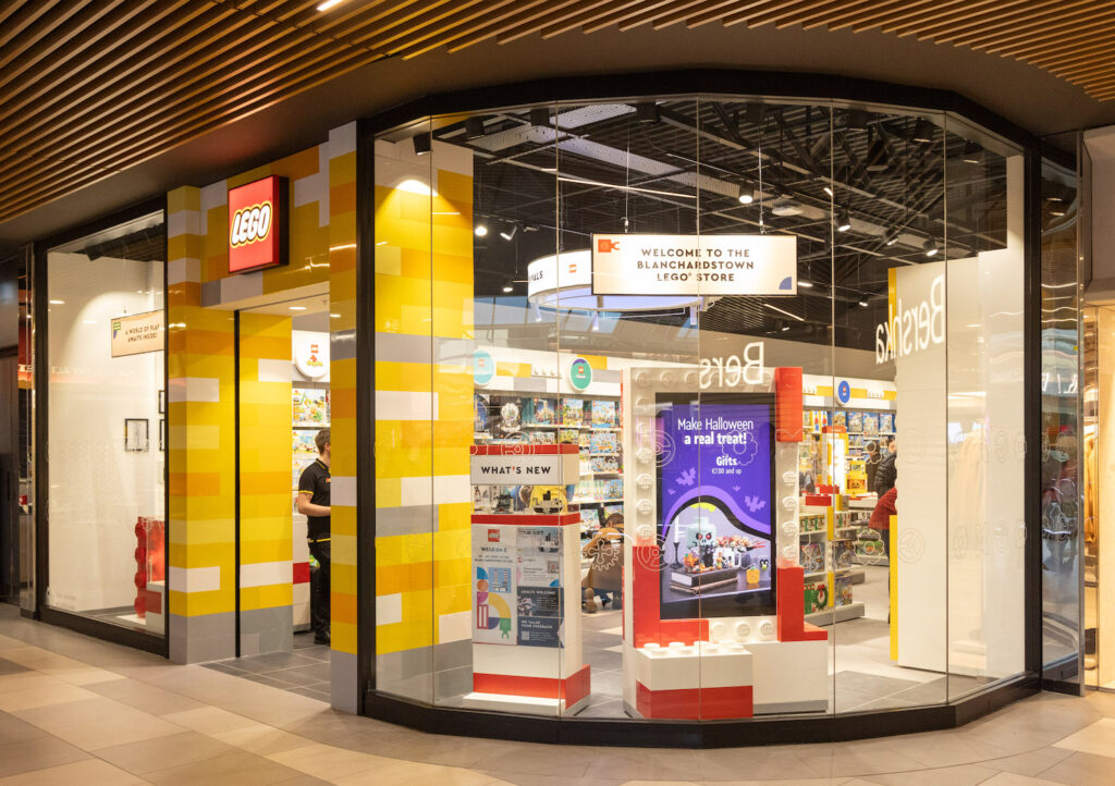 Ready, Steady, Build! The LEGO Group officially opens new LEGO Store ...