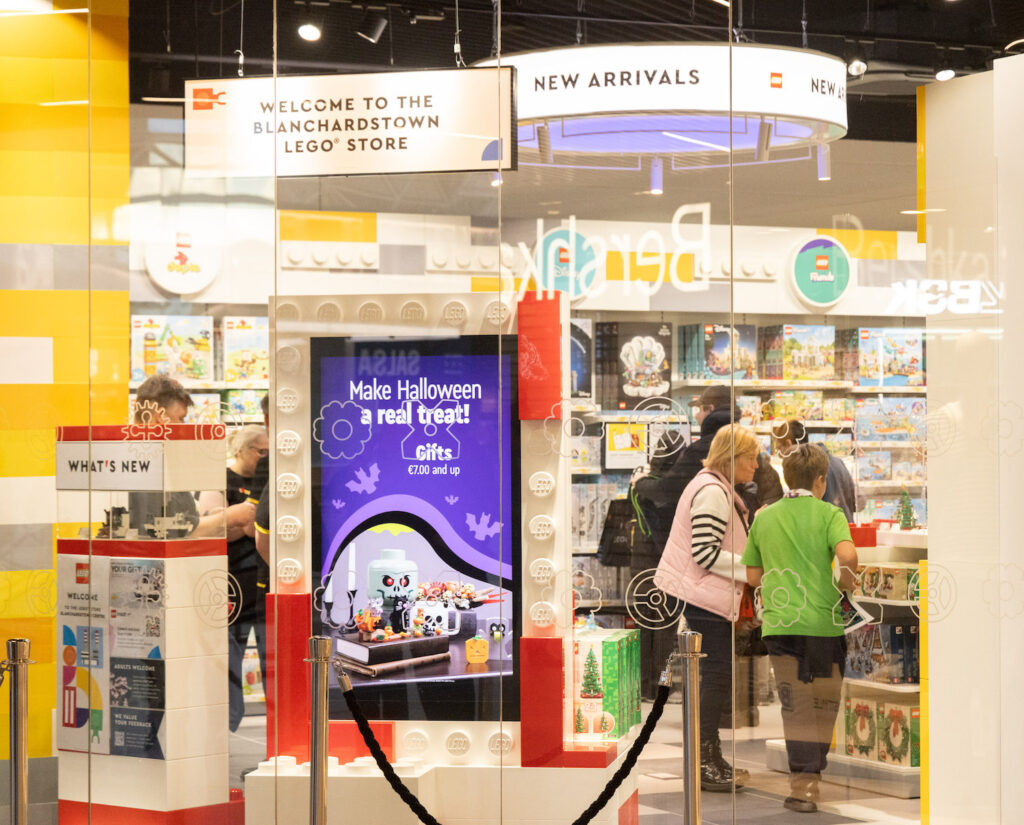 Ready, Steady, Build! The LEGO Group officially opens new LEGO Store ...