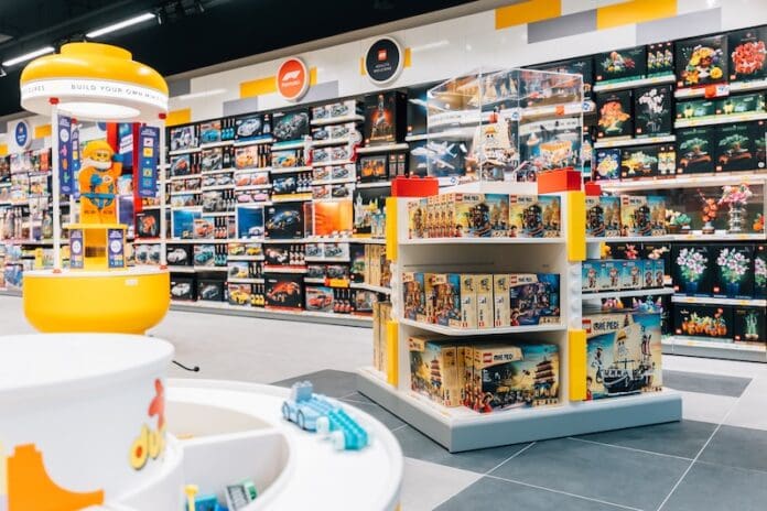 The LEGO Group announces first Essex Store opening at Lakeside Shopping ...