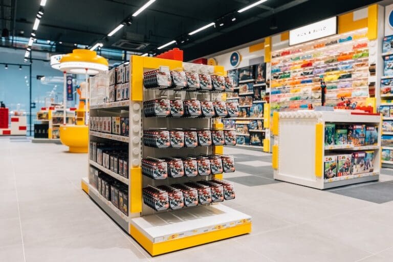 The LEGO Group announces first Essex Store opening at Lakeside Shopping ...